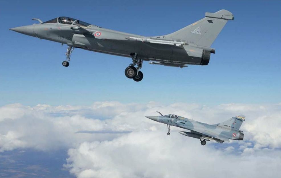 Air International 2013-11